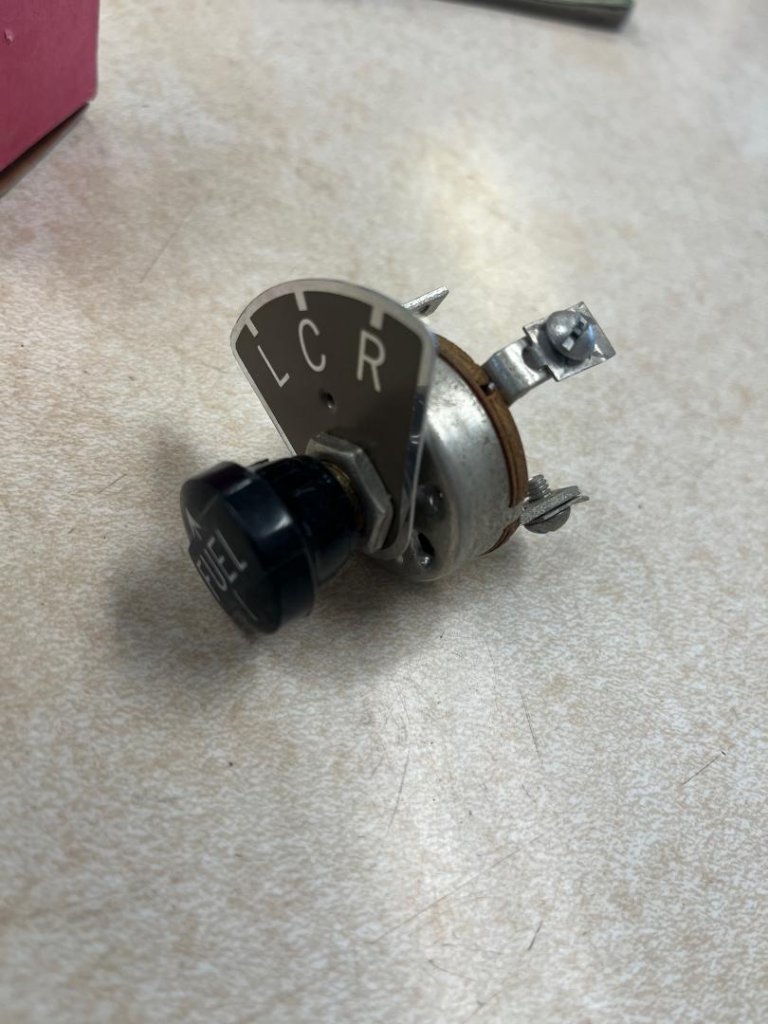 Dash Fuel Switch for Dual Tanks | IH PARTS AMERICA