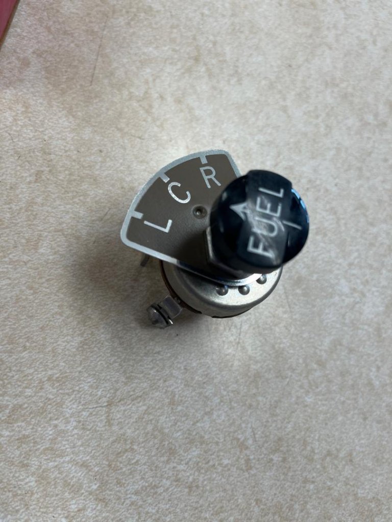 Dash Fuel Switch for Dual Tanks | IH PARTS AMERICA